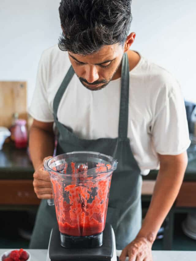 Easy Balsamic Raspberry Dressing (Salad Vinaigrette)