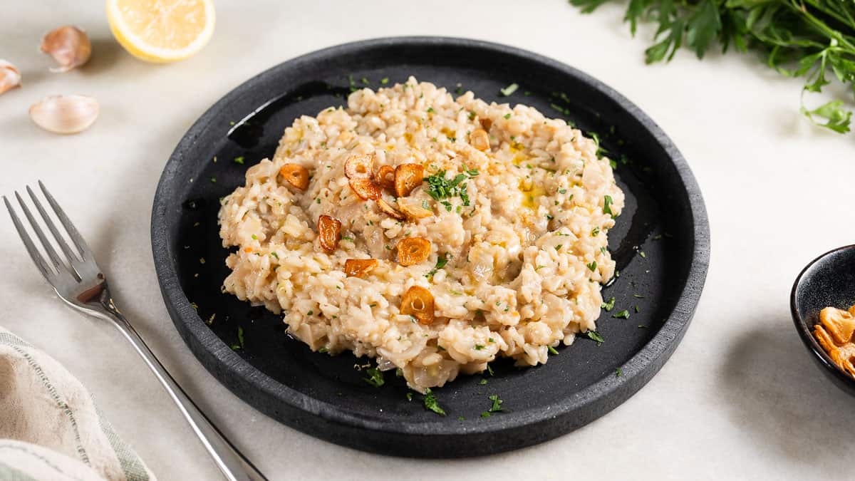Easy Garlic Risotto (Creamy, Herby, and Zesty)