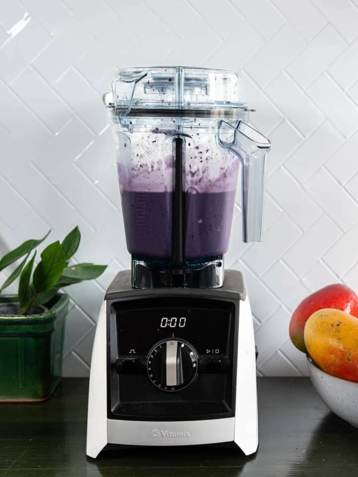 Blueberry Mango Smoothie (Protein-packed)