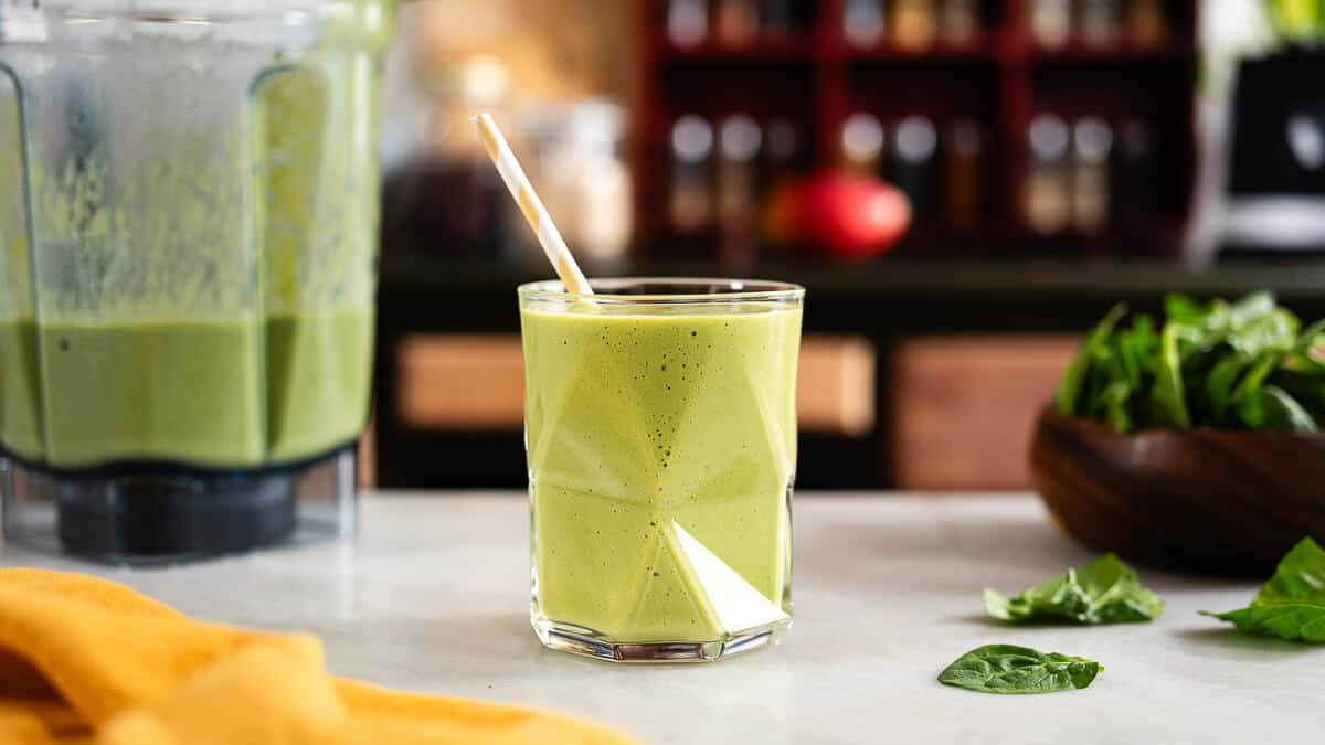 Spinach Mango Smoothie (Protein-Packed)